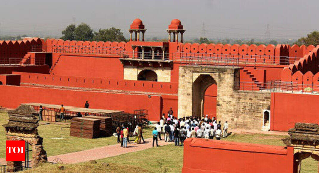 Heritage structure of Nagardhan Fort ‘beautified’ with paint and steel ...