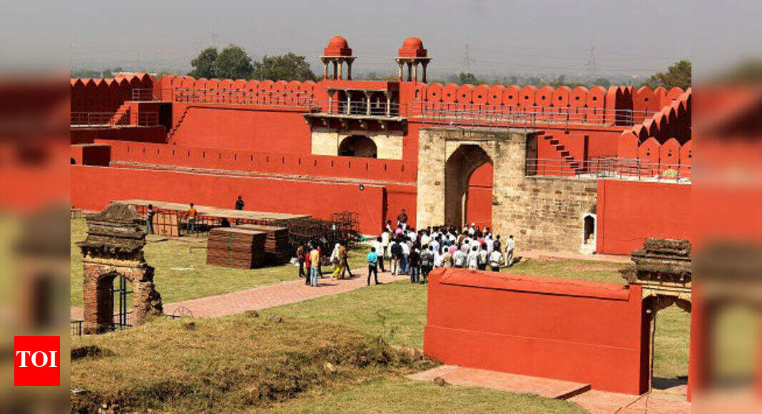 Heritage structure of Nagardhan Fort ‘beautified’ with paint and steel ...