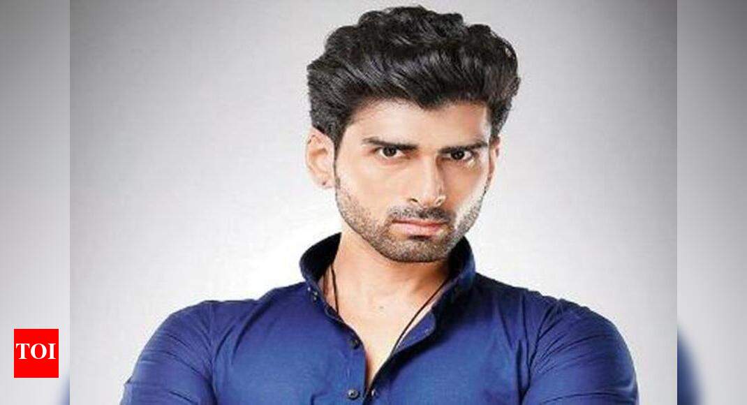 Akshay Dogra is a doting husband - Times of India