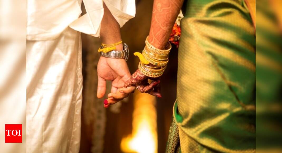 Cashless India walks down the online aisle at weddings - Times of India