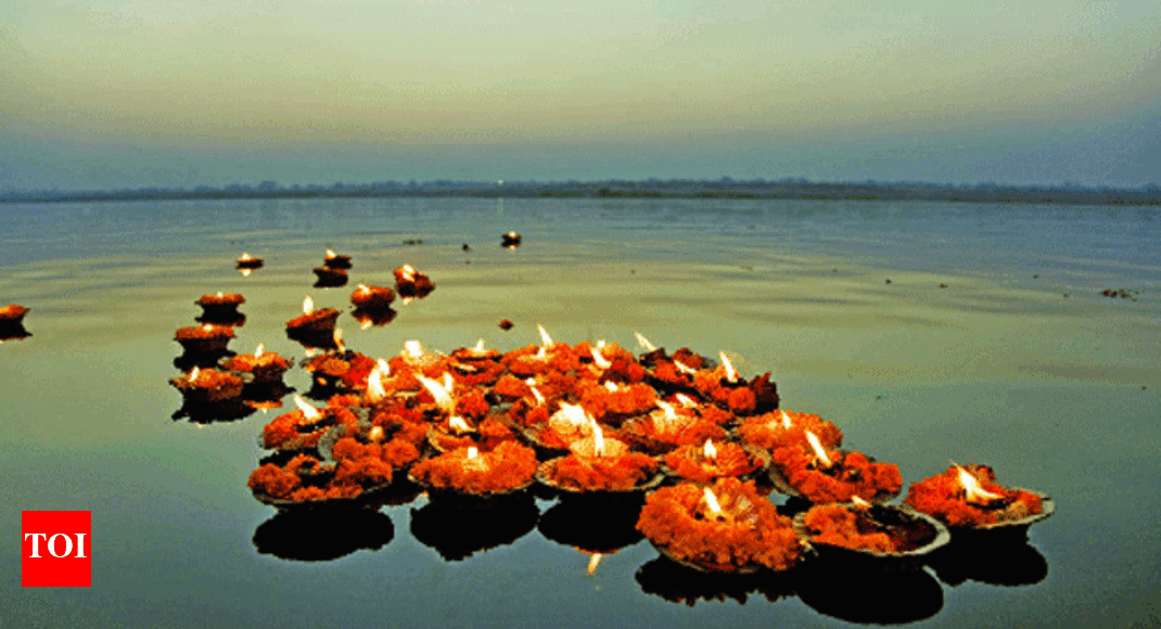 Ganga puja performed amid mantras and shlokas | Allahabad News - Times ...