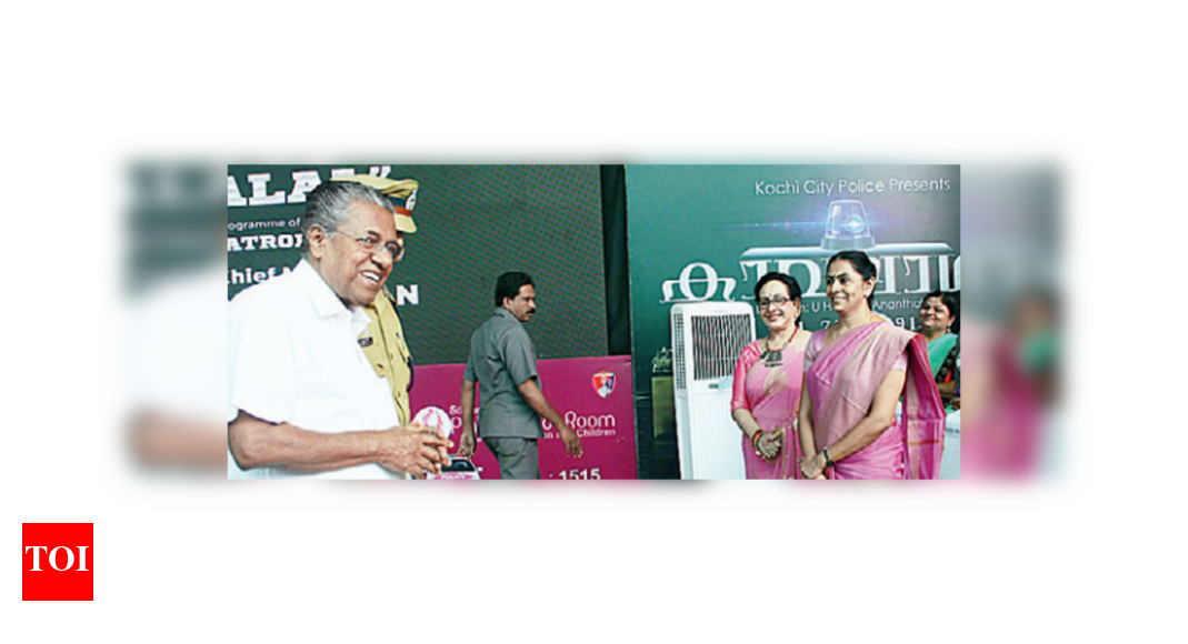 Pinarayi Vijayan: Irked CM leaves venue, ADGP flags off pink patrol ...