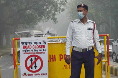 Now, traffic cops get high-tech respirators to combat bad air | Gurgaon ...