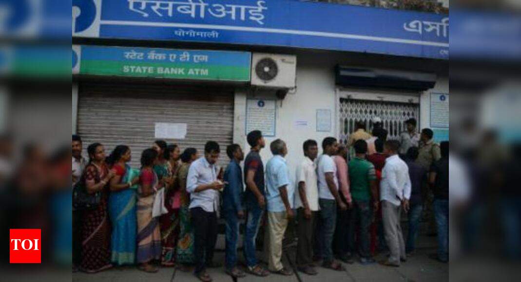 Humour: People standing in an ATM queue unknowingly win the Mannequin ...