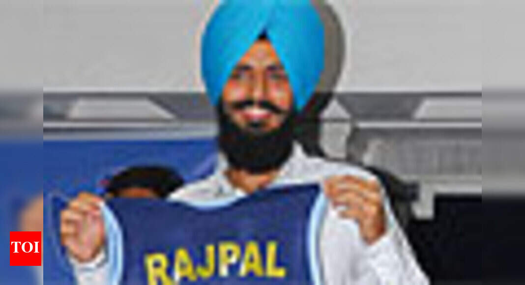 Batra meets team, says captaincy issue over | undefined News - Times of ...