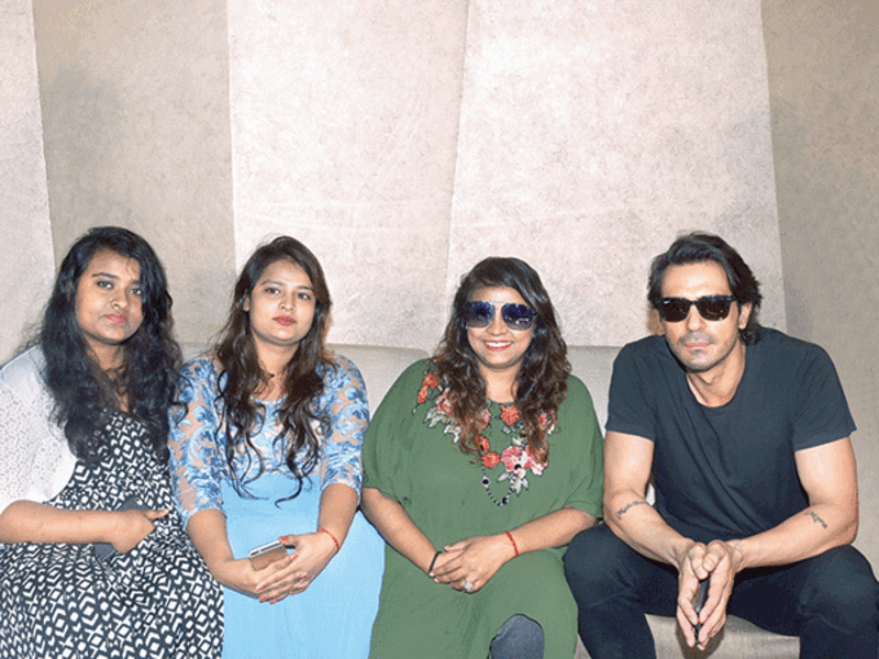 Arjun Rampal screens 'Daddy' teaser for Arun Gawli's family | Hindi ...