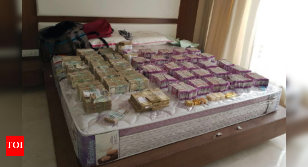 Income Tax Raid New Notes Worth Rs 4 7 Crore Seized In I T Raids In