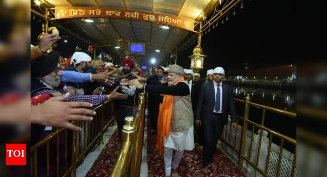 Narendra Modi: PM Modi makes surprise visit to Amritsar's Golden Temple ...