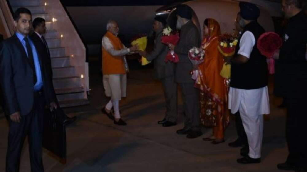 PM Modi serves langar at the Golden Temple | The Times of India