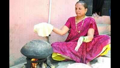 Traditional chulhas for kalpwasis at Magh Mela | Prayagraj News - The ...