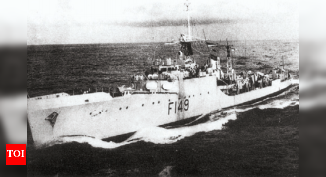 NAVY OFFICER DEATH: Father had a premonition about his death: Capt ...