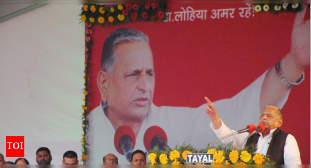 Samajwadi Party: SP supporters carry away party banners to repair roofs ...