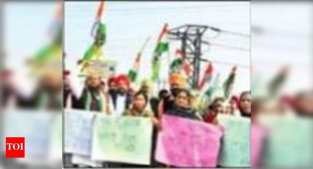 Arvind Kejriwal: Cong workers protest against Delhi chief minister ...