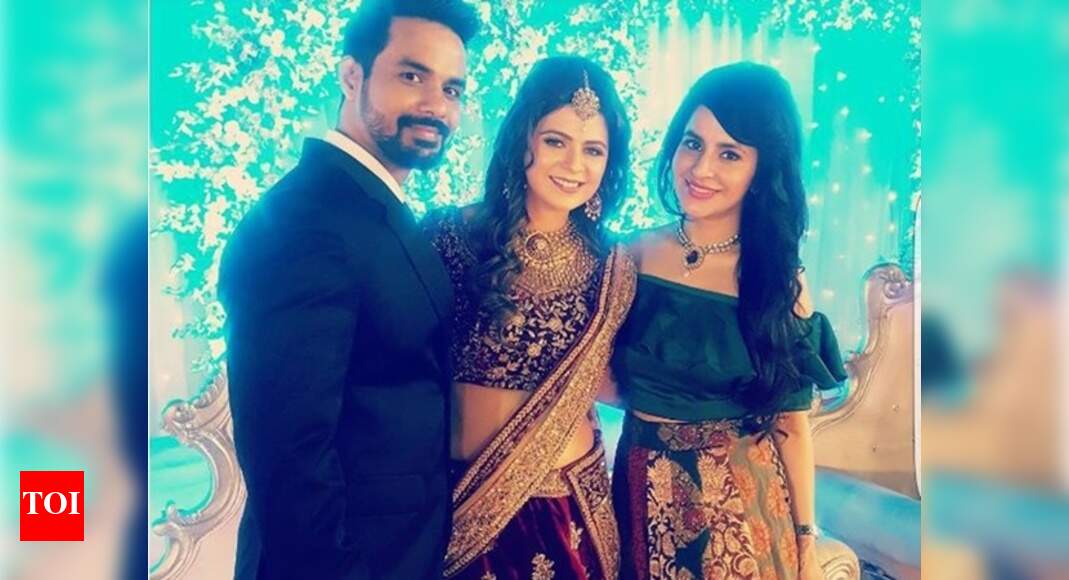 Rucha Gujarathi ties the knot with her long time boyfriend Vishal, see pic - Times of India
