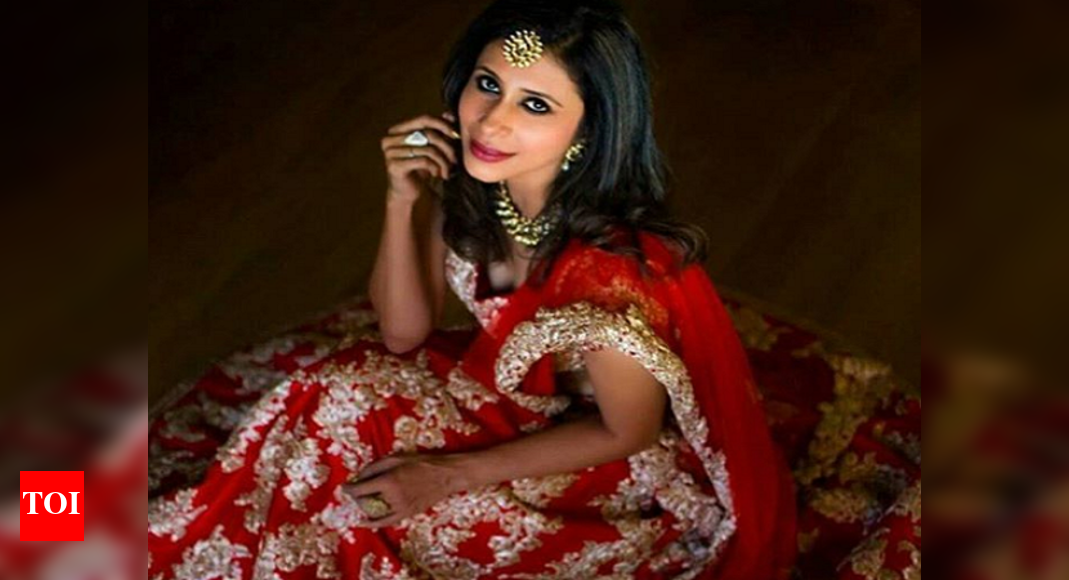 Kishwer Merchantt is pretty in red with her bridesmaids - Times of India