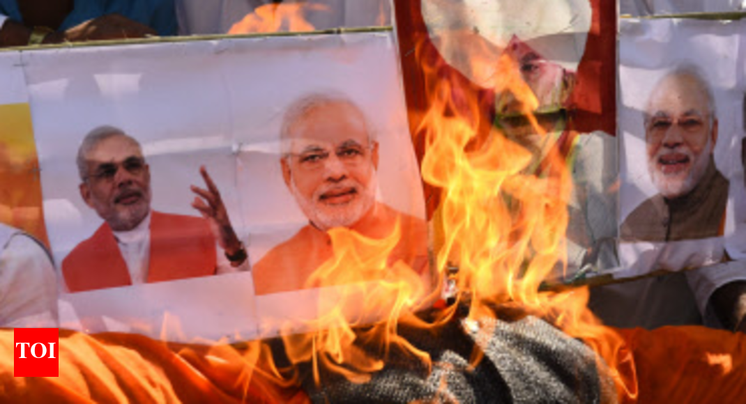 effigy burning of MOdi: Congressmen to burn 100 effigies of Modi on Dec ...