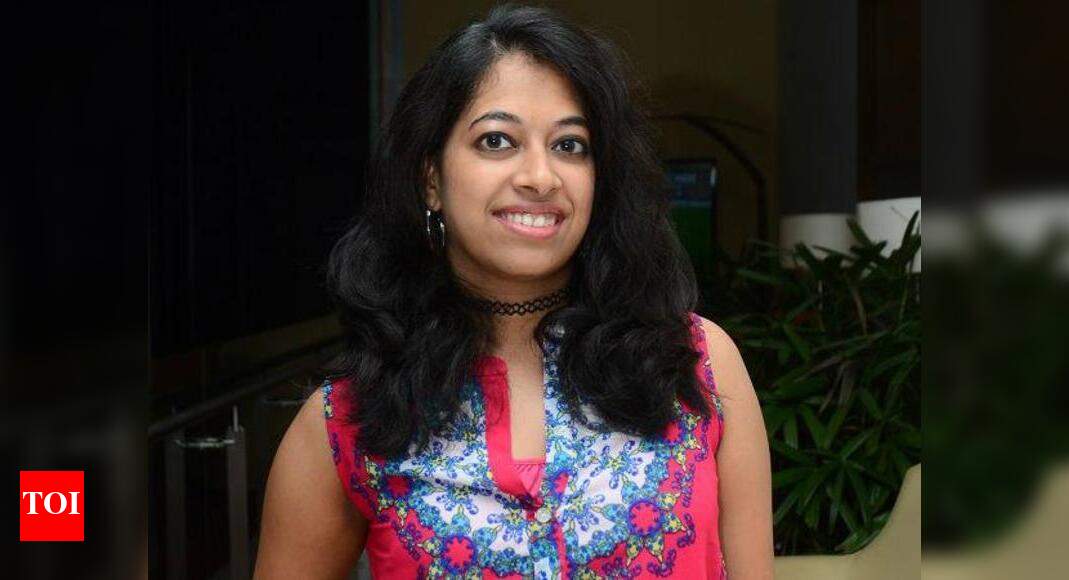 Gayathri poses for shutterbugs at a jersey launch at Turyaa, Chennai ...