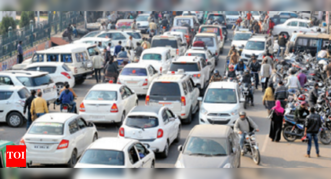 Protests In Lucknow: Day of protests throws traffic out of gear in ...