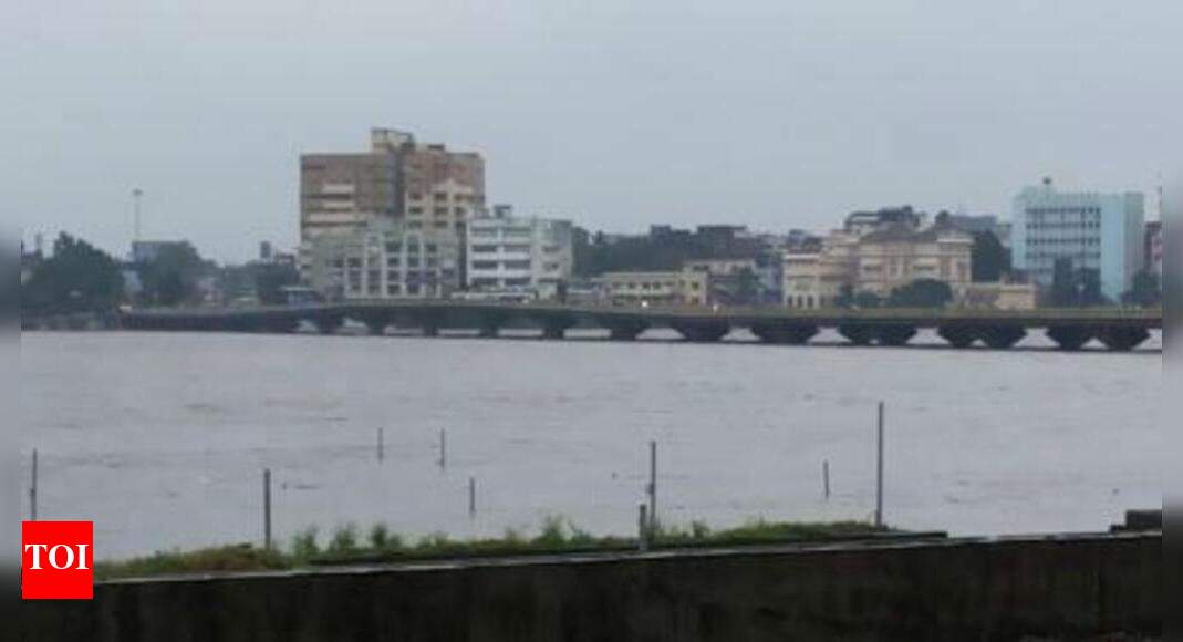 At last, desilting of Tapi river to be taken up | Surat News - Times of ...