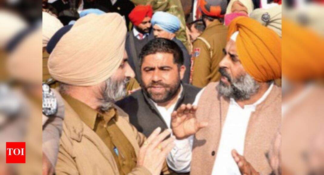 Pargat Singh gatecrashes CM Parkash Singh Badal’s ‘sangat darshan’ in ...