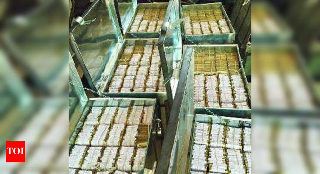 Cash Seized: Rs 22 crore cash in old notes seized | Lucknow News ...