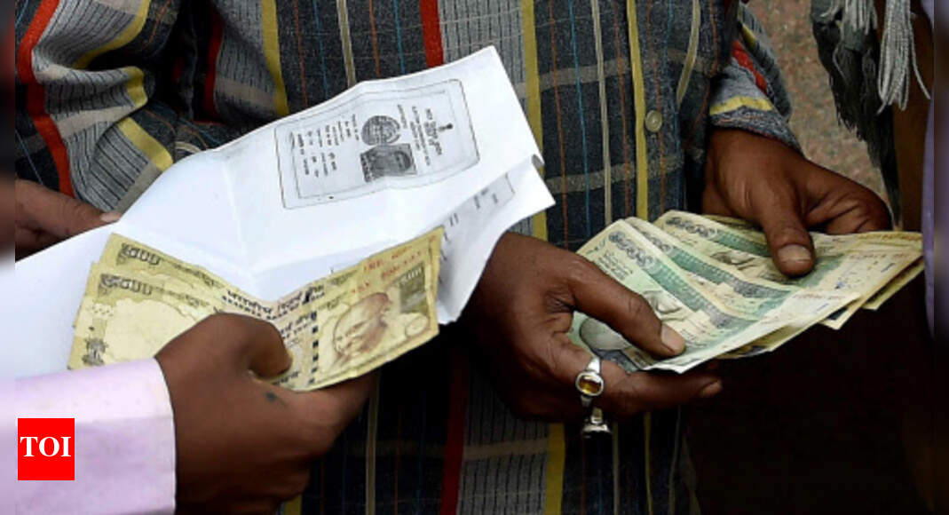 Demonetisation: Rs 50,000 penalty for holding old notes after December ...