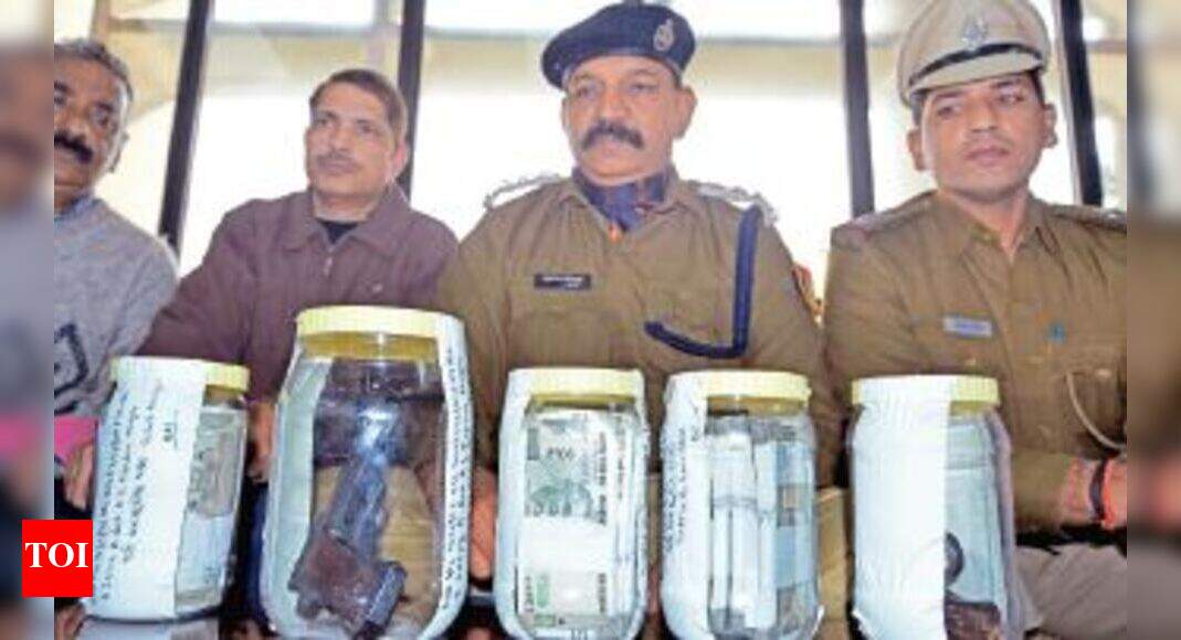 ATM robbers in net with loot intact | Delhi News - Times of India