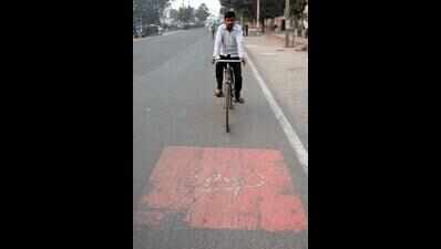 Cycle tracks still a distant dream | Gurgaon News - Times of India