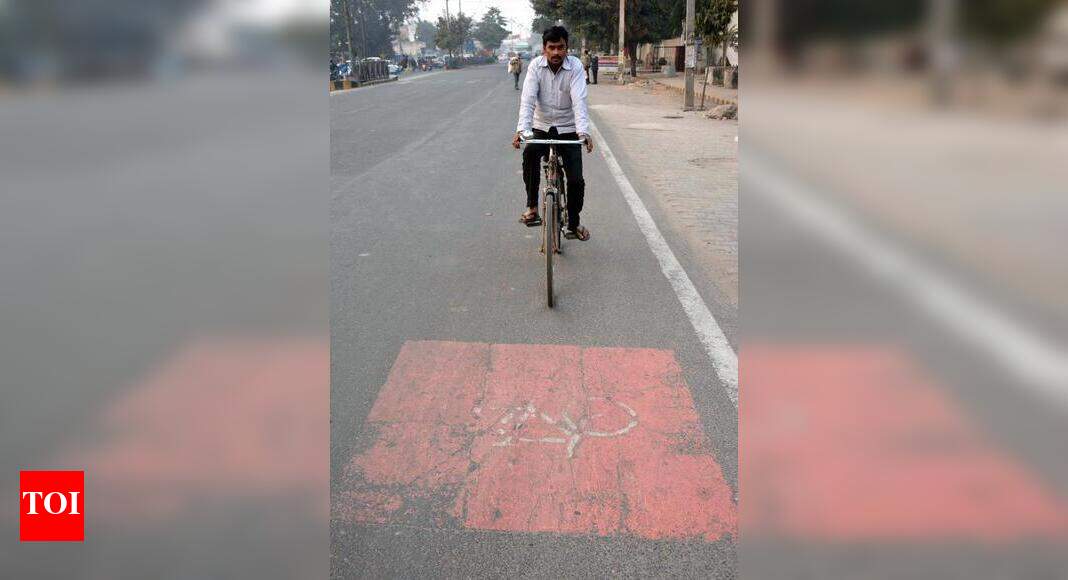 Cycle tracks still a distant dream | Gurgaon News - Times of India