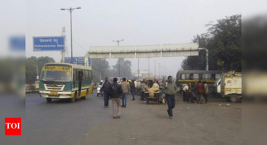 Traffic mess in Shahdara - Times of India