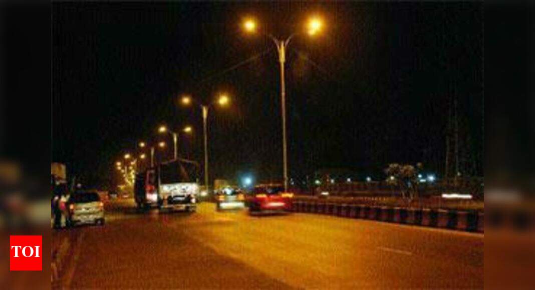 Link Road awaits working street lights | Pune News - The Times of India