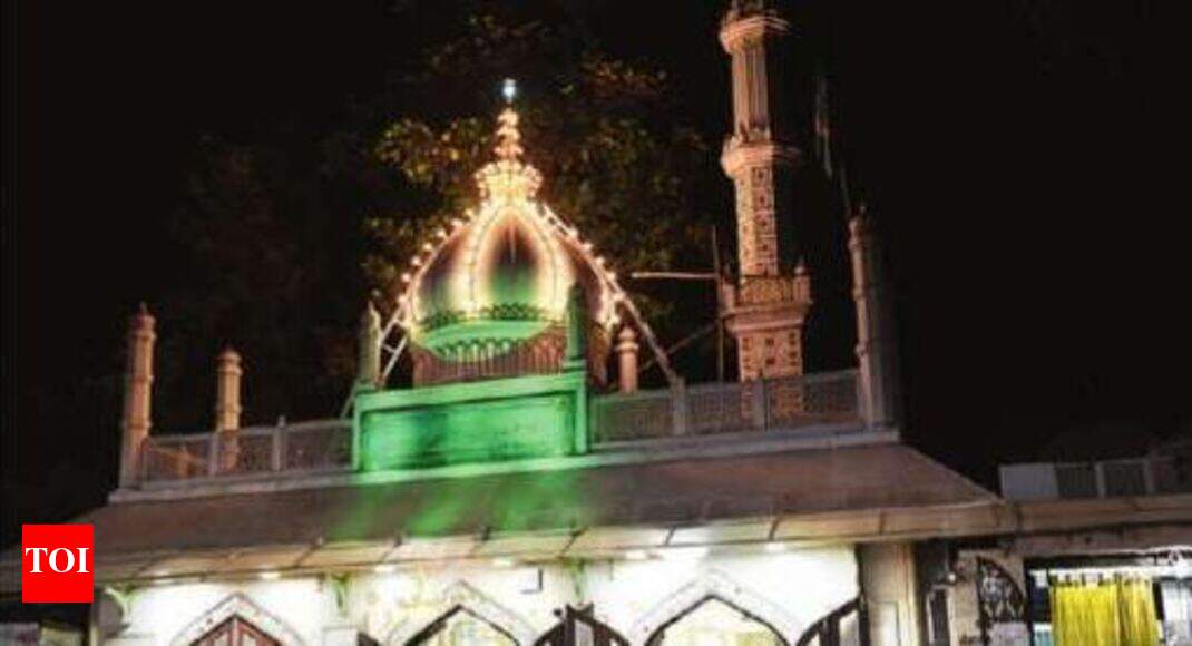 At Babajan Dargah rests the legacy of an old saint | Pune News - Times ...