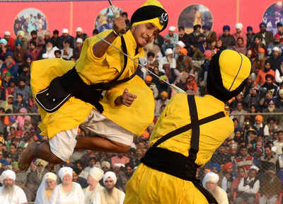 ‘Gatka’ spectacle leaves audience spellbound | Patna News - Times of India