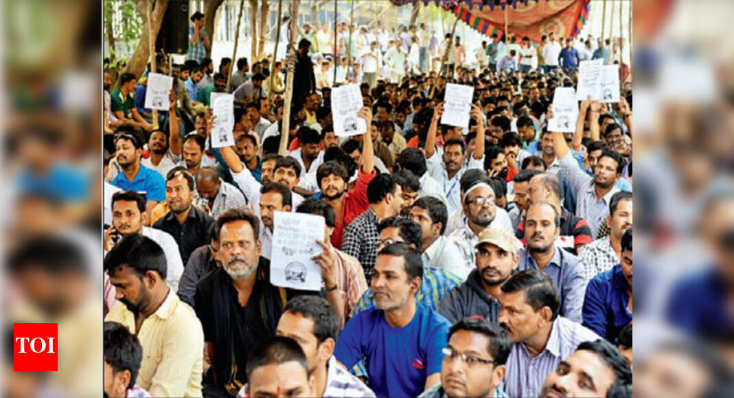 Cab Drivers On Strike: Hundreds of protesting cabbies detained, cops ...