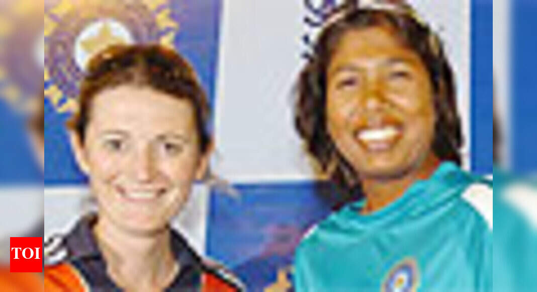 Overthrow gives England last-ball win | New Zealand in India 2016 News ...