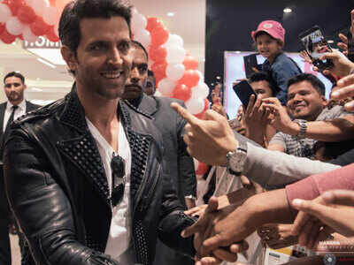 Pics: Hrithik Roshan's pre-birthday celebrations with fans in Dubai ...