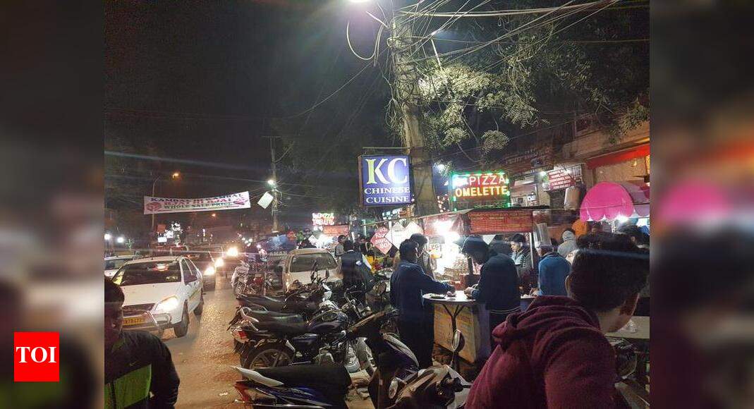 Daily chaos in Dwarka Sec 7 due to roadside eateries - Times of India