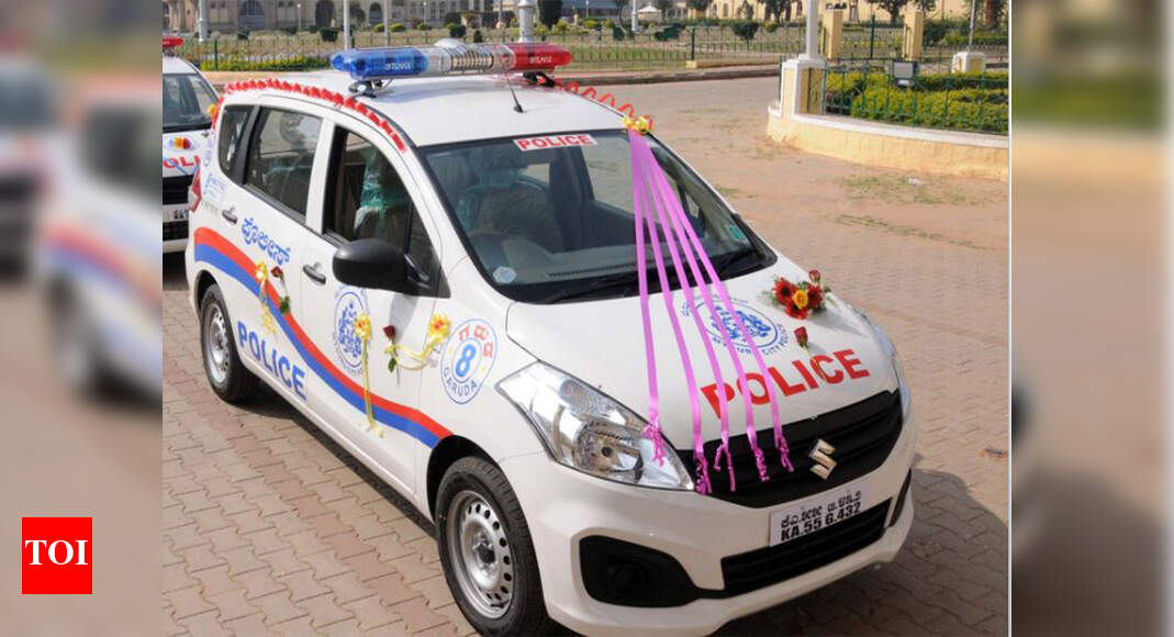 Delhi Police PCR van crushes vegetable vendor | Delhi News - Times of India