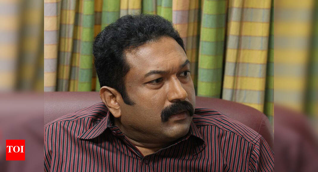 Baburaj visits Navya's 'Laughing Villa'! - Times of India