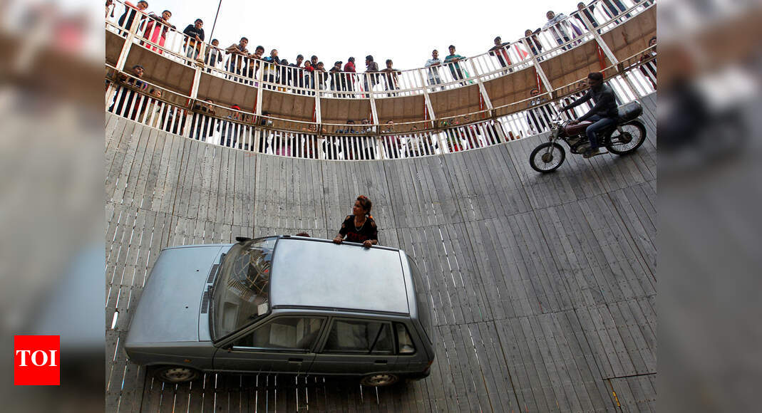 Stunt Performers At Magh Mela: At mela, they are sure to win hearts ...