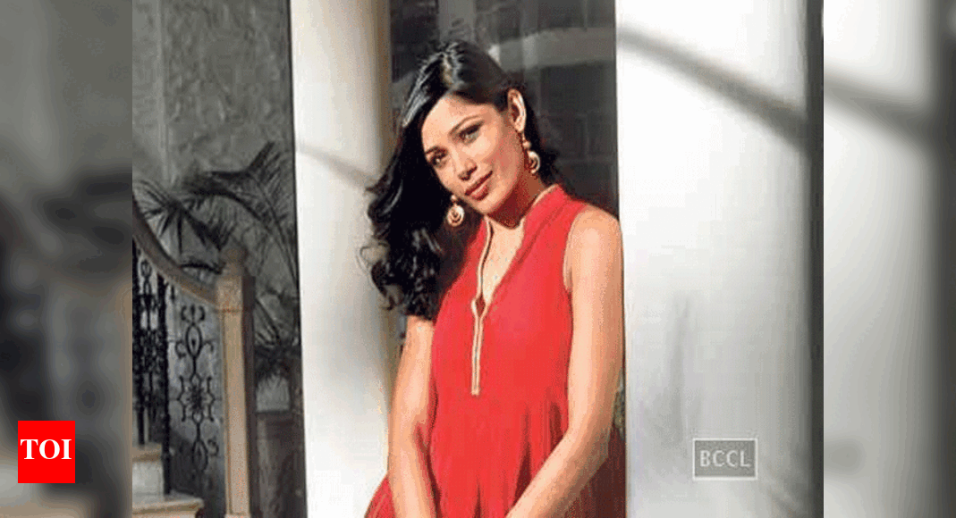 Freida Pinto features in a powerful video on Women's March | English ...