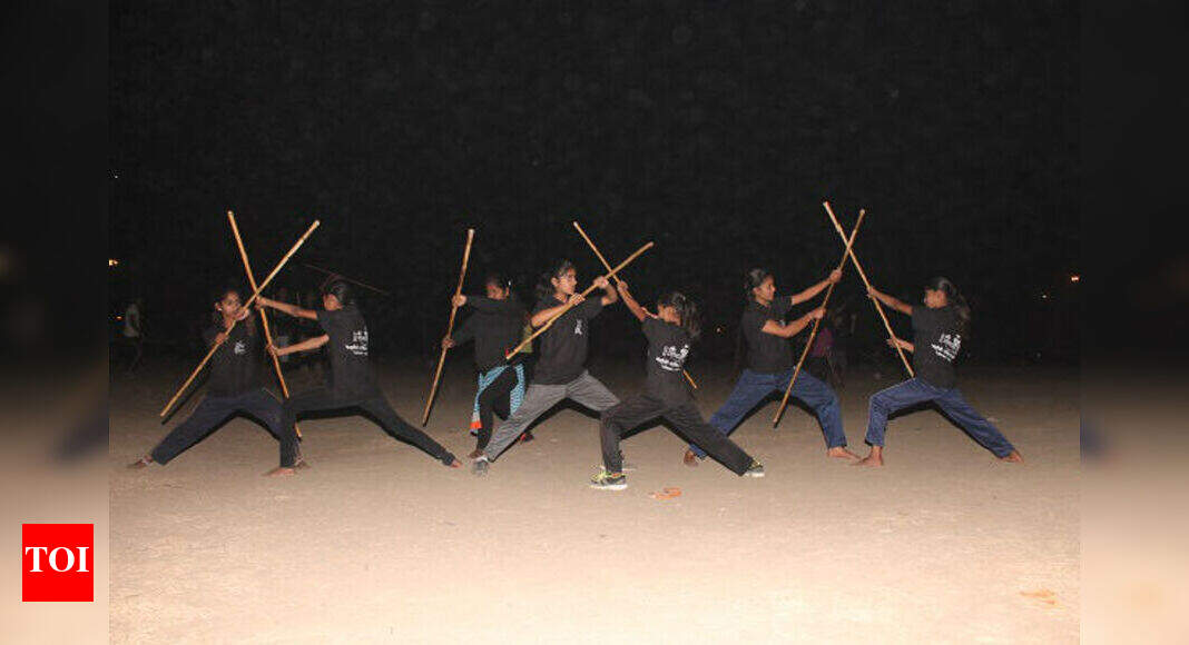 Self Defence: City girls take to Lathi-kathi and spear fight to beat ...
