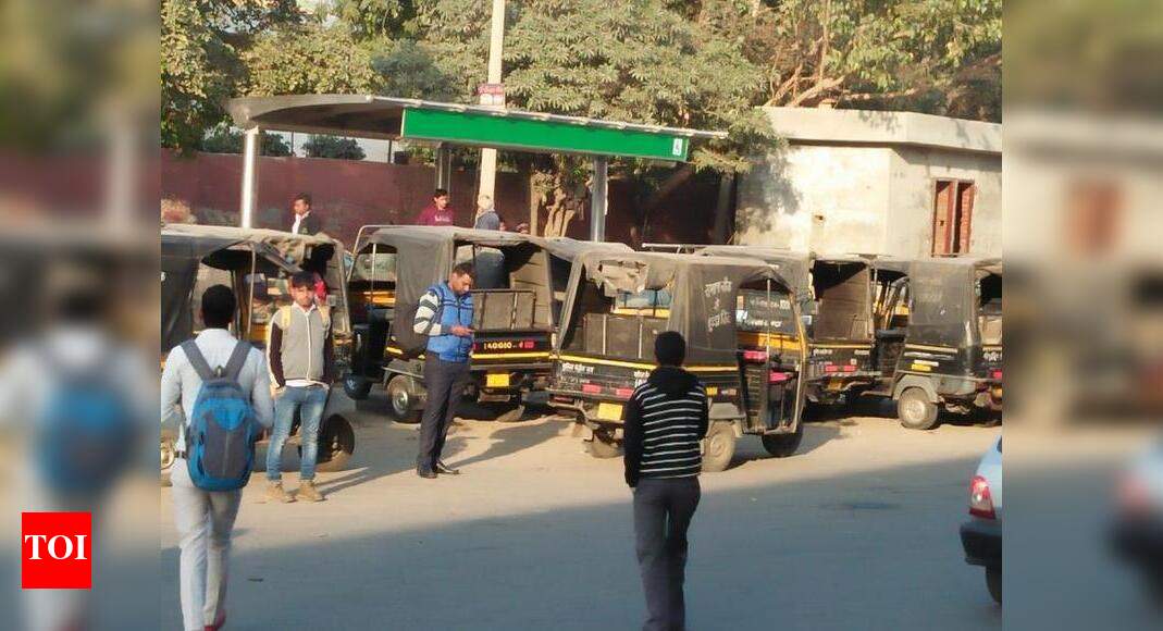 Gurgaon: Bus stop or auto stand? - Times of India