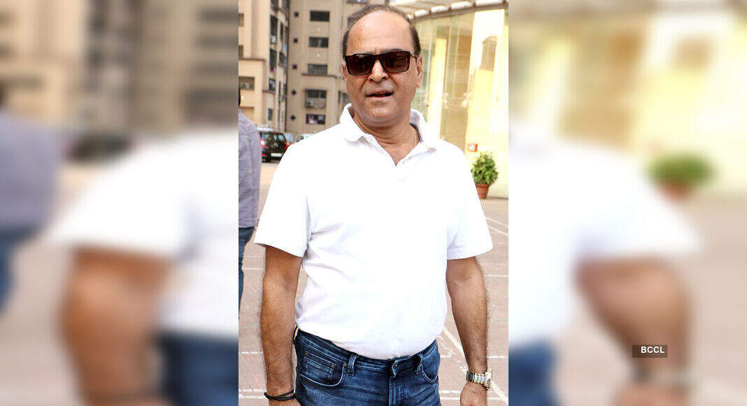 Karan Razdan at Urdu poet and lyricist Naqsh Lyallpuri’s chautha ...