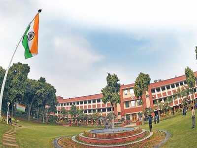 Hans Raj’s 100ft-tall flag makes DU first varsity with monumental ...