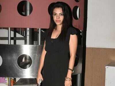 Nazia Syed strikes a pose for the shutterbugs at this party at The Park ...