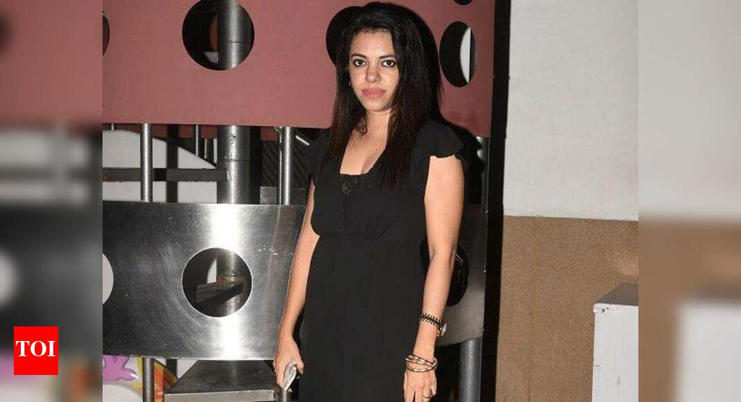 Nazia Syed strikes a pose for the shutterbugs at this party at The Park ...