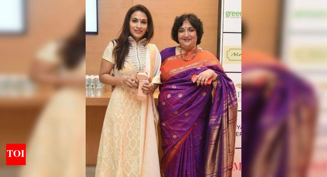 Aishwarya Dhanush and Latha Rajinikanth are all smiles at the Femina ...