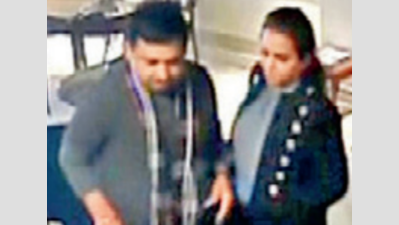 Rose Valley probe caught in Manoj-Subhra maze | Kolkata News - Times of ...