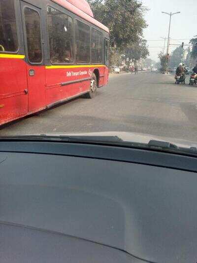 Red light jumping by DTC bus - Times of India